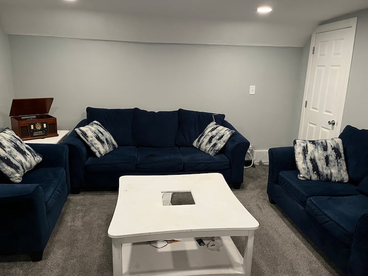 Cozy Private Upper Suite With Patio - Oconomowoc, WI