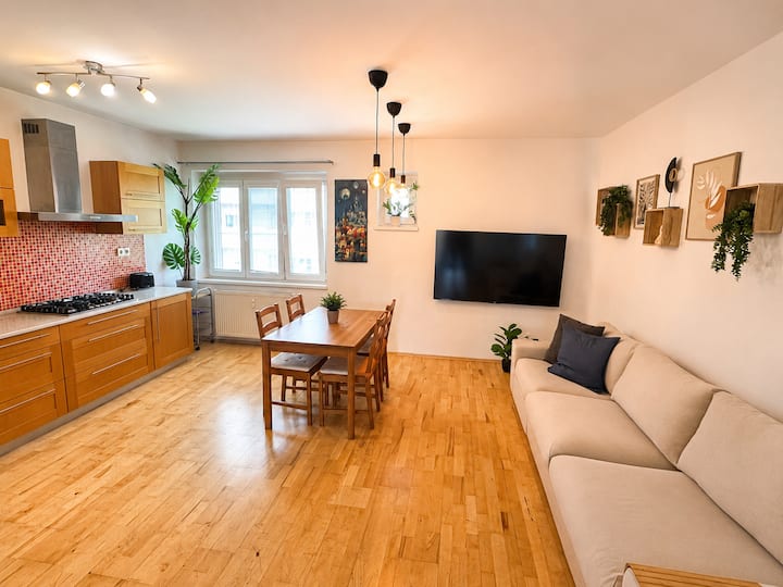 Lovely 2 Bedroom Apartment - Bratislava