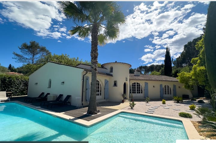 Central Valbonne Villa,
5 Minutes Walk To Village - Valbonne