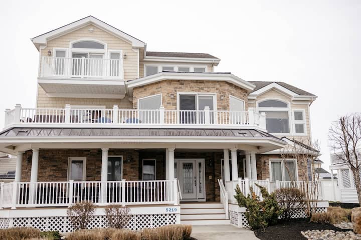 Spacious Beach Block Home - Views - Close To Ac - Brigantine, NJ