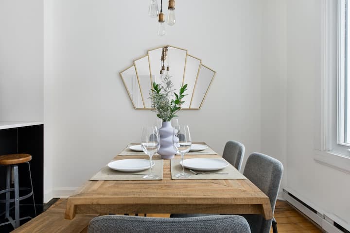 The Boulevard – Vibrant Ville-marie Stay - Montreal