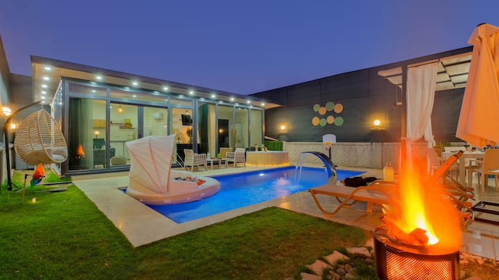 İç Dış 2 Adet Jakuzi şöMine Projeksiyon Cihazı Var - Fethiye