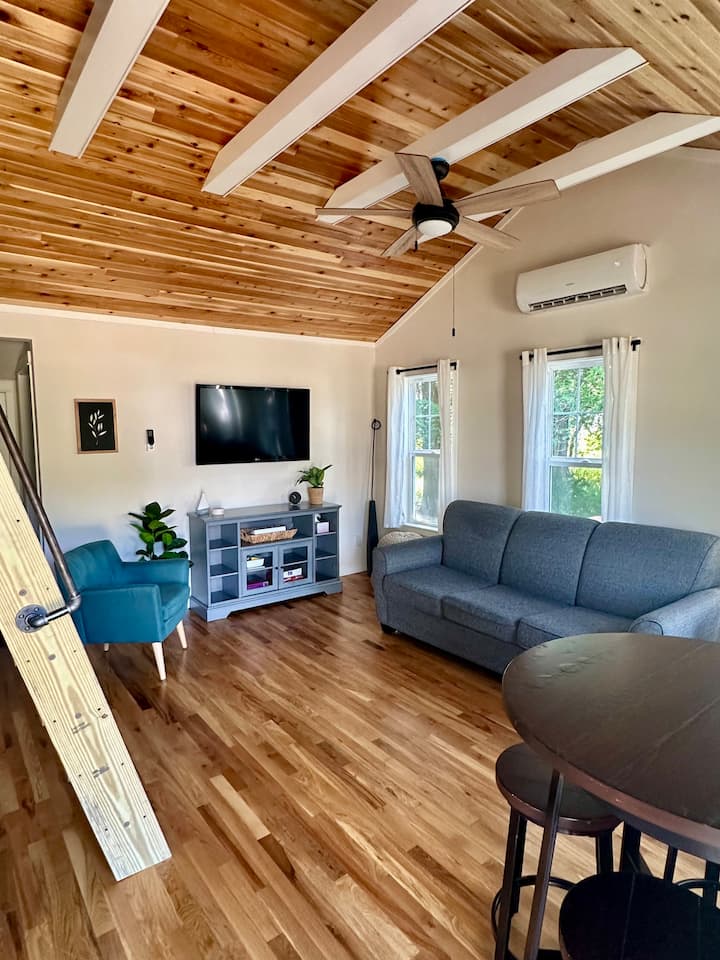 Cozy Cabin With Wooded Lake Views, Full Kitchen - Washington Island, WI