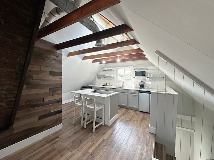 City Style Apt Close To Yale! - New Haven, CT