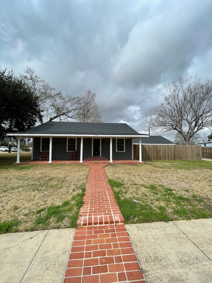 Ul Cottage With Upstairs Loft - Lafayette, LA