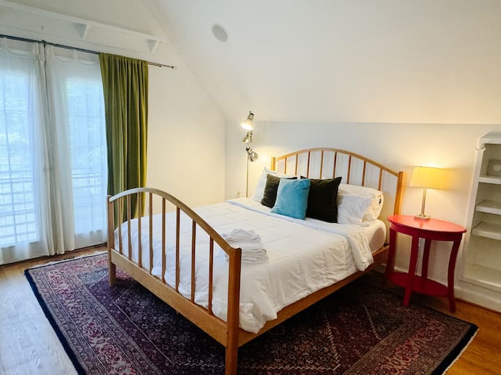Cute And Private Loft Apartment - Arlington, VA