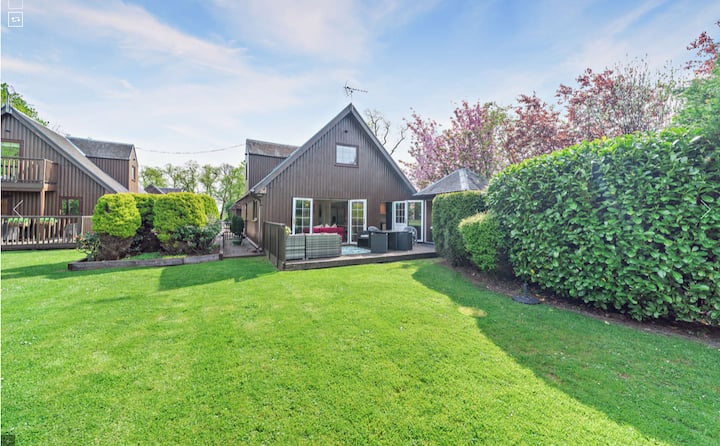 Extra Lodge - 4 Bedroom Lodge With Private Hot Tub - Stirling