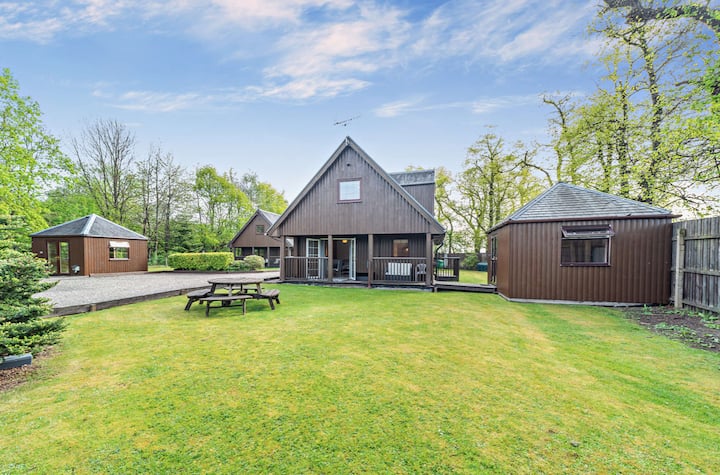 Lodge 2 - 3 Bedroom Lodge With Private Hot Tub - Gleneagles
