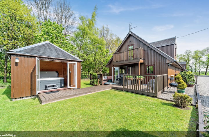 Topaz - 5 Bedroom Lodge With Private Hot Tub - Gleneagles