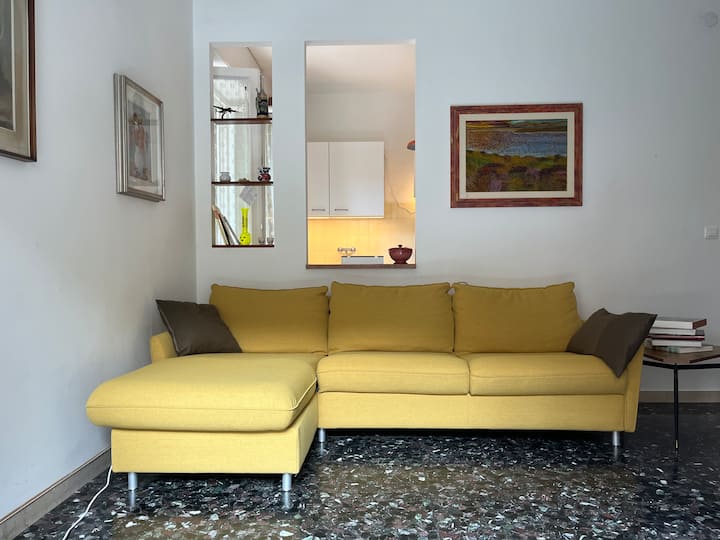 Traditional Italian '60 Apartment - Verona