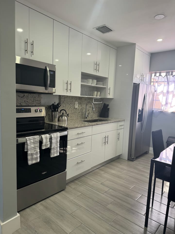 Best Kept Secret - Doral