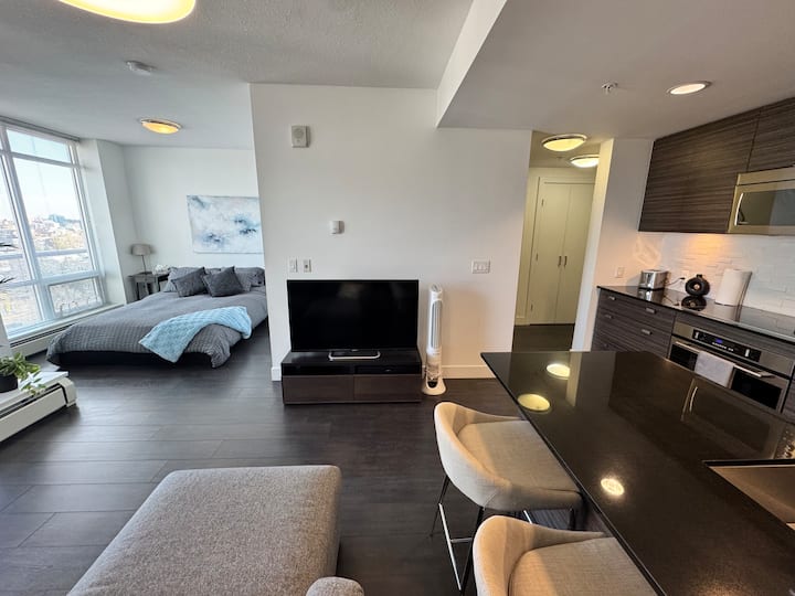 Open Concept Studio With Style - Calgary