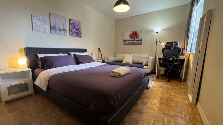 Bright Room | Yonge & Eglinton | Subway - Toronto