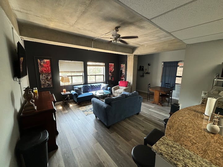 Perfect Spot Downtown 2-bedroom - Athens, GA