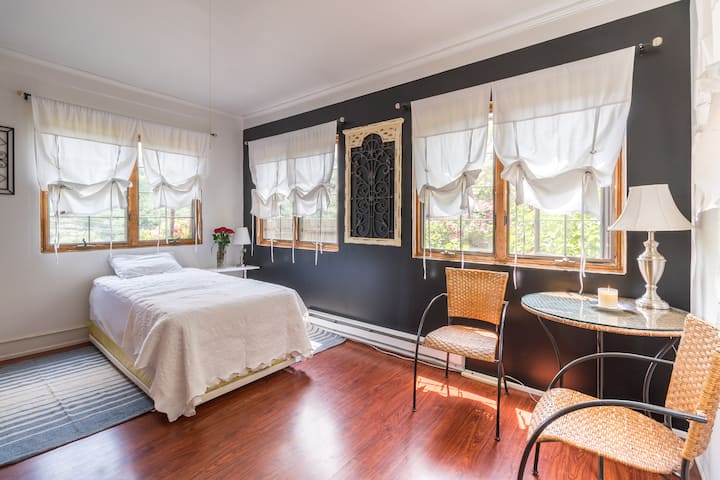 Sunny Room At Cozy Homeva Kensico Wp - White Plains, NY