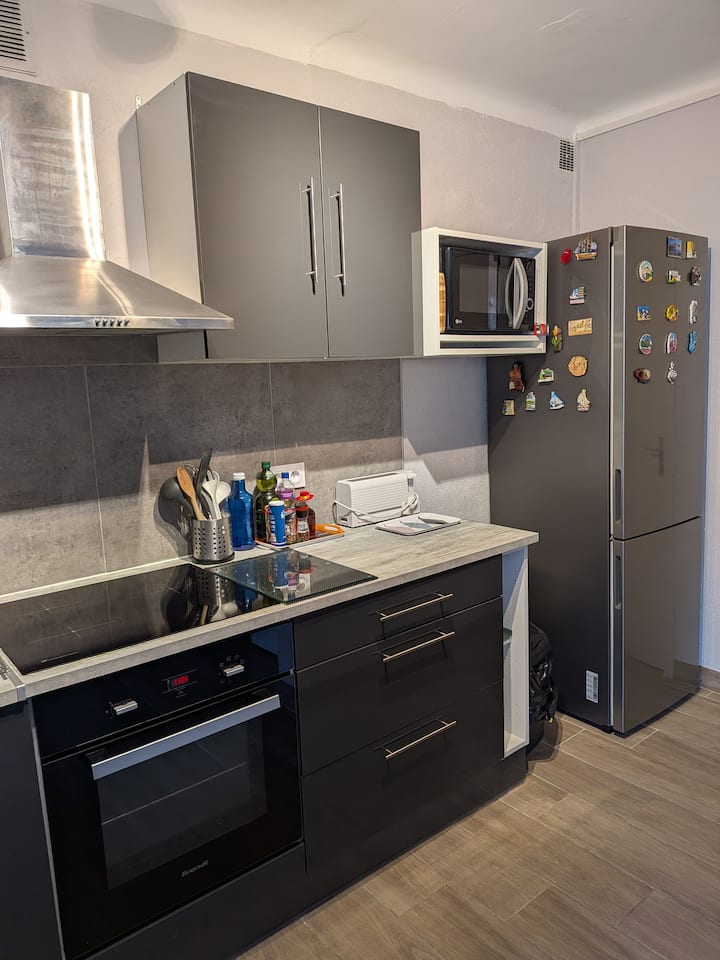 Appart Rdc 4 Pers, 2 Chambres, Clim, Wifi, Cour - Parc Spirou Provence