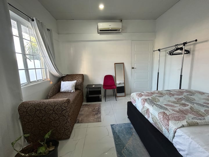 Dwell In Uptown Pos At The Cosy Konak,1 Bedroom - Port of Spain