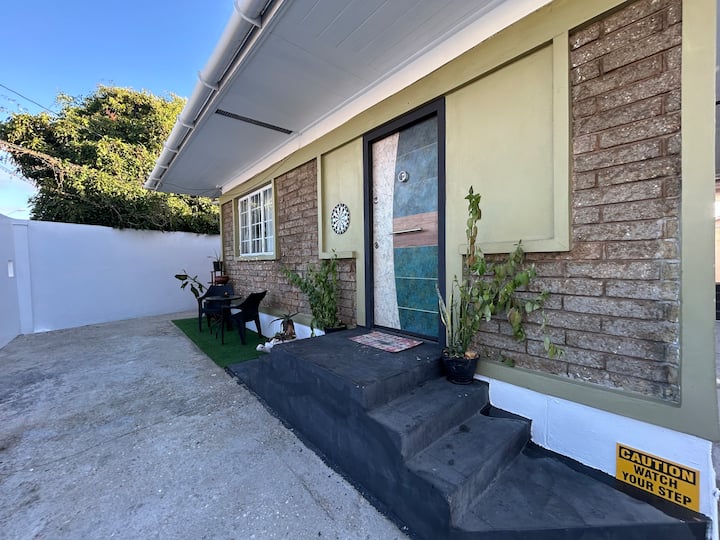 Dwell In Uptown Pos At The Cosy Konak,1 Bedroom - Port of Spain
