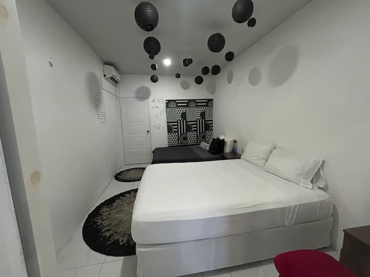 Modern Suite In Pos, Walk To Everything, Fast Wifi - Port of Spain