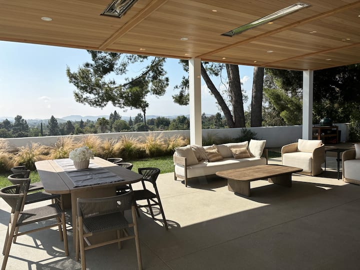 Charming Ranch Home With Views - Agoura Hills, CA