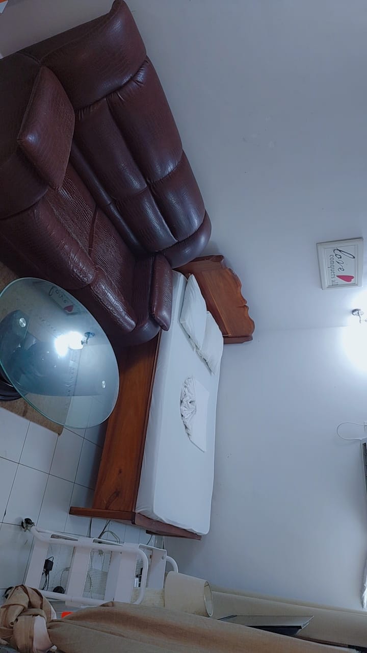 Cozy Large Studio With Balcony - Kinshasa