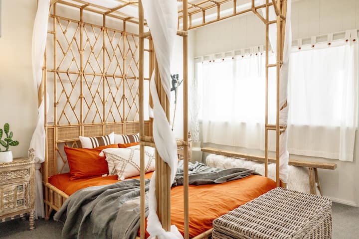 Uptown Meet Safari Luxury Life - Devonport