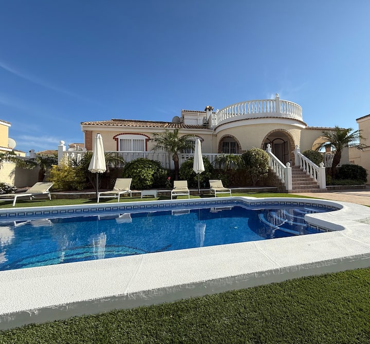 Villa Private Pool 4 B’rooms Sleeps 10 Ev Charger - Santa Pola