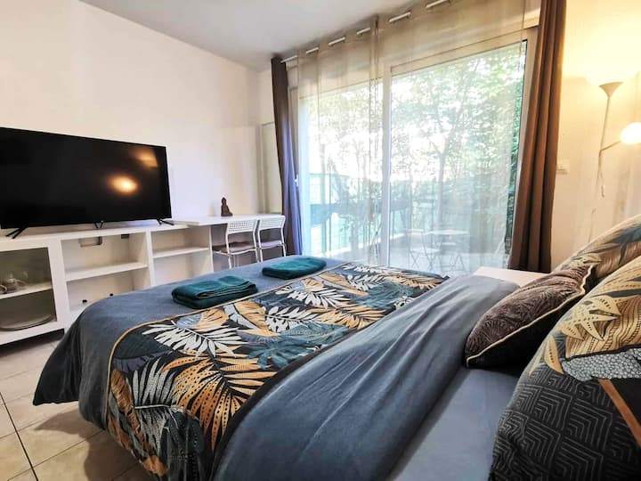 Studio Zen*hypercentre*parking Privé*patio*wifi - Pélissanne