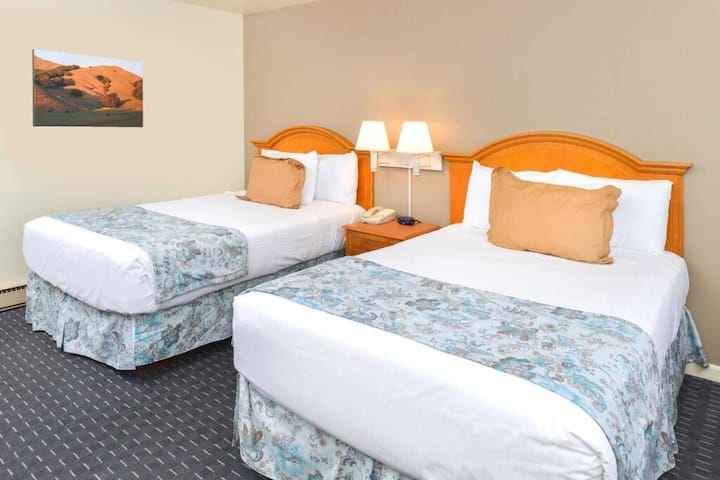 Relax In 4 Comfortable Units, Outdoor Pool! - Solvang, CA