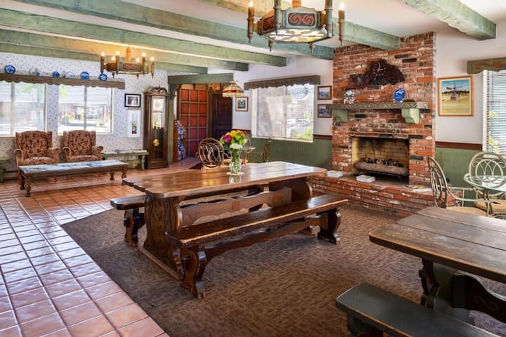 Quick Escape! 3 Comfortable Units, Pool, Parking! - Solvang, CA