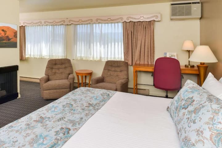 Fun Days Ahead! 2 Relaxing Units, Free Parking! - Solvang, CA