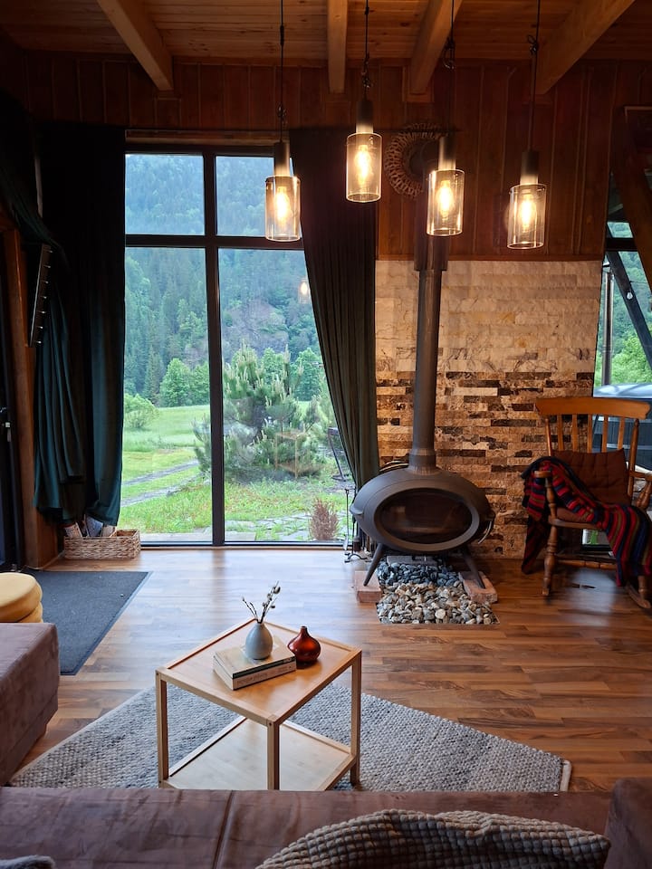 Panoramic Noah's Loft 1 Bedroom Holiday Cabin - Lunca Bradului