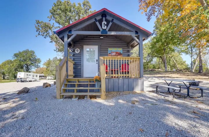 Cabin C Ken’s One Stop - Bismarck, MO