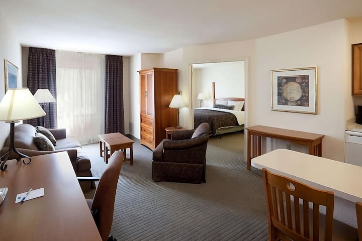 Three Pet-friendly 1br Suite With Free Breakfast! - San Antonio, TX