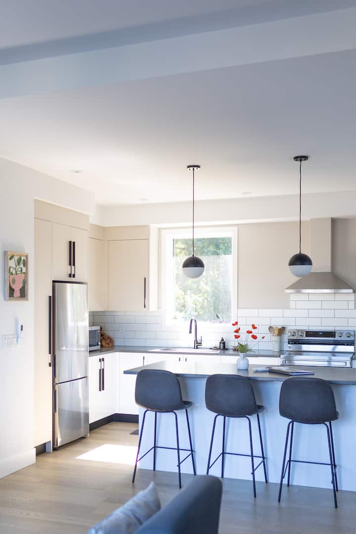 The Crows Nest Brand New 2 Bed Ocean View House - Vancouver Island