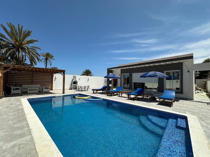 Gorgeous Villa With Pool, Barbeque & Netflix - Djerba