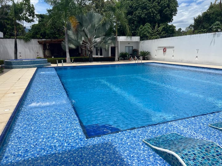 Casa Con Piscina En Melgar - Melgar
