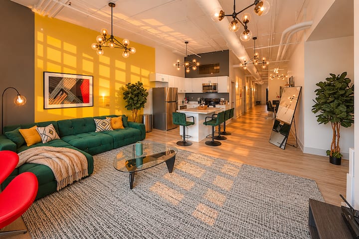 Spacious 5br Luxury Suite | Near Mccormick Place - Chicago, IL