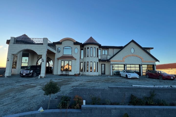 Lux Suite: King Bed, Scenic Views, Ev Charger - 素裡