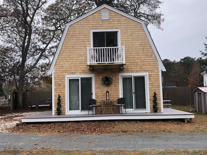 Charming West Harwich Cottage, Newly Renovated! - Harwich, MA