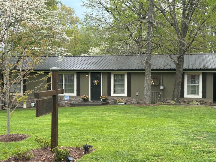 Hidden Forest Hideaway - Cleveland, TN