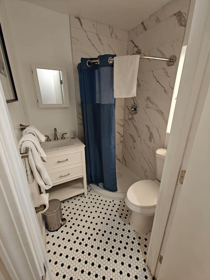 (Full Bed) Room - Redwood City, CA