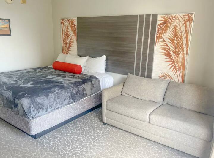 Waikiki Studio City View.  No Resort Fees. #415 - Lanikai Beach