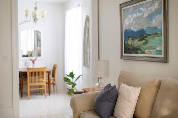 The Poplars Suite 1827: A Historic Stay - Cobourg