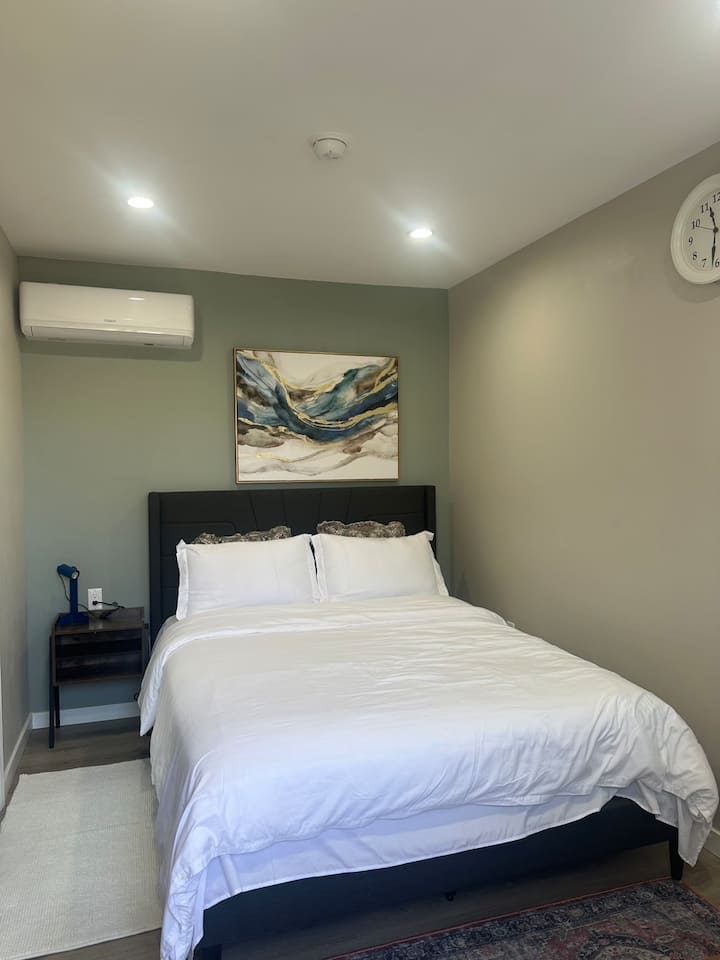 安靜無打擾的純私人居住空間乾淨整潔，純私用廚房，並提供洗衣機烘乾機等免費增值服務。飛越出品，必屬精品 - Brea, CA