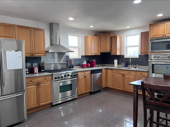 Spacious And Private Bedroom - Worcester, MA