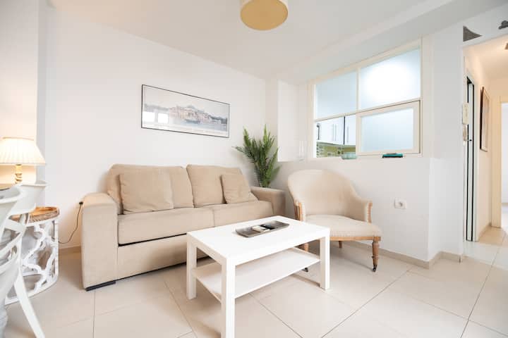 Centrally Located And Quiet Apartment | Optional Parking - Granada