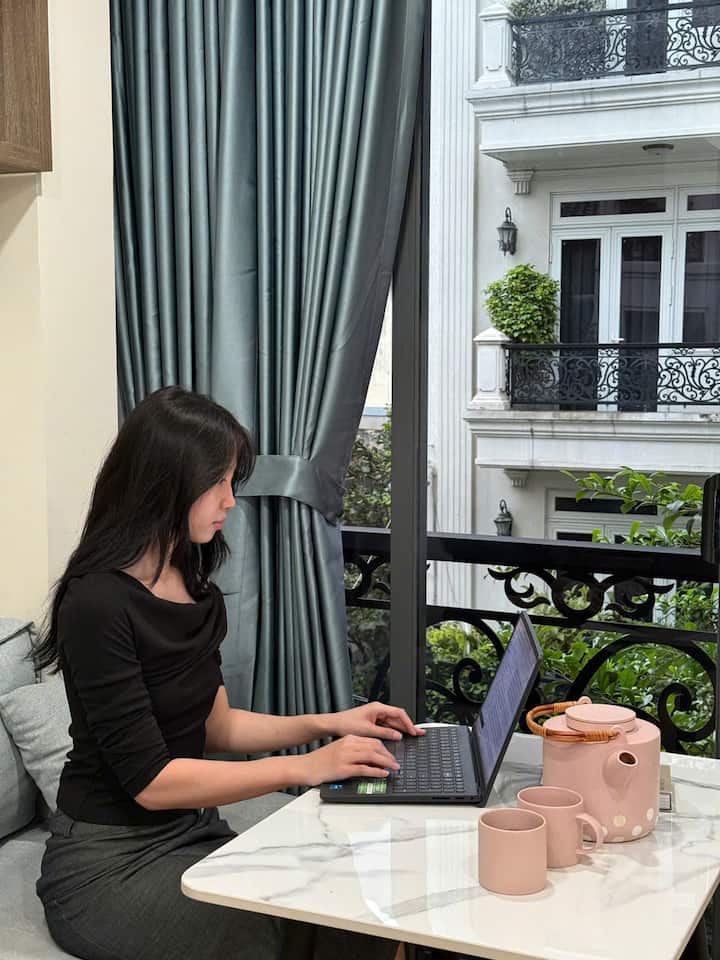 Breezy Saigon Living | Sunny Balcony @ Near Dist1 - Ho Chi Minh City