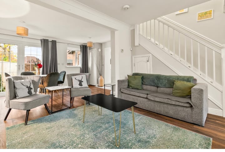 4 Bedroom, 2 En-suite’s Semi Detached. Lovely Home - Loch Lomond