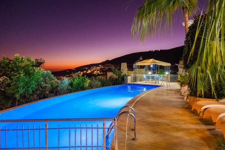 Villa Casa Trio
Kalabalık Ailelere Muhteşem Villa - Kalkan
